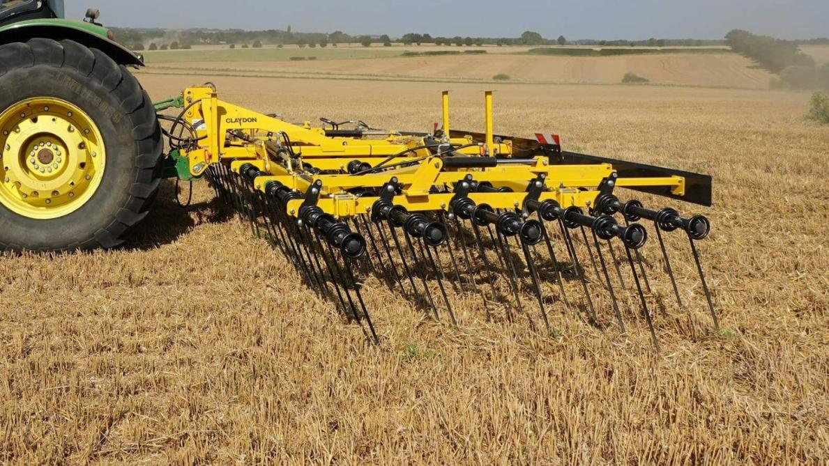 Une nouvelle herse à paille portée de 9m chez Claydon - SillonBelge.be